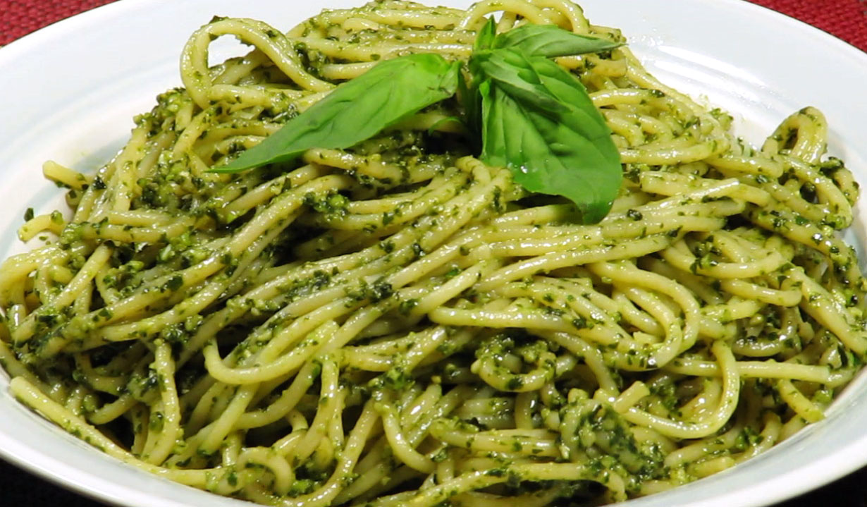 La recette du jour : les spaghettis au pesto, un repas gourmand et ...