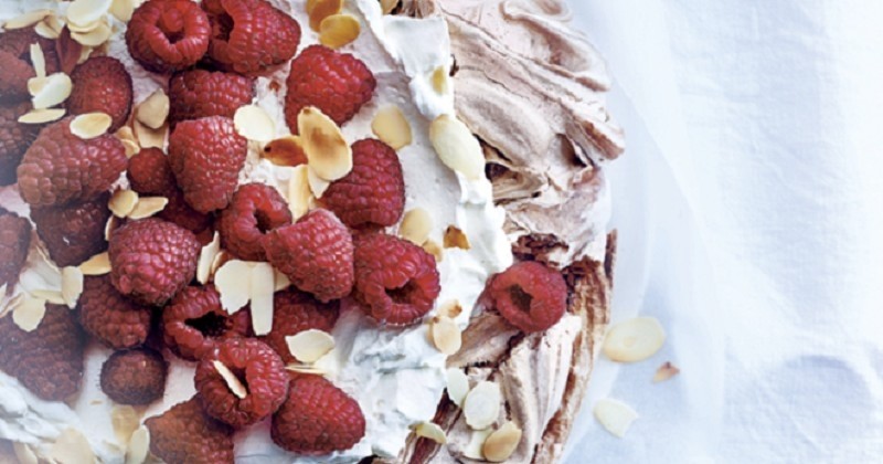 Recette Pavlova au chocolat et fruits rouges