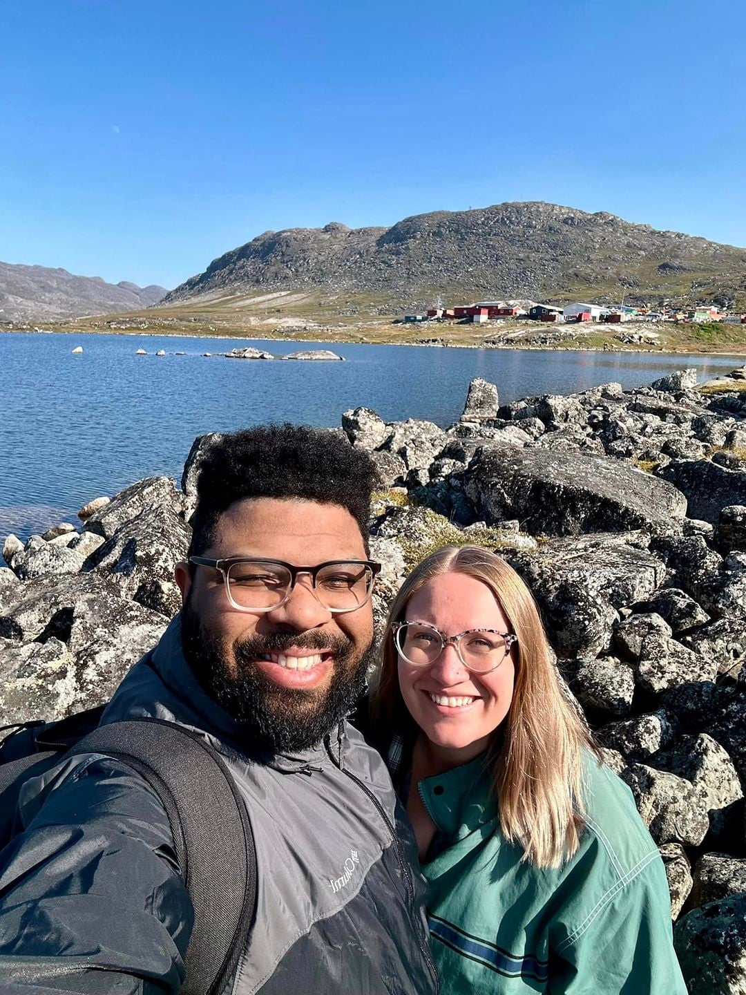 Ce couple quitte tout pour vivre sur des bateaux de croisière et cela ...