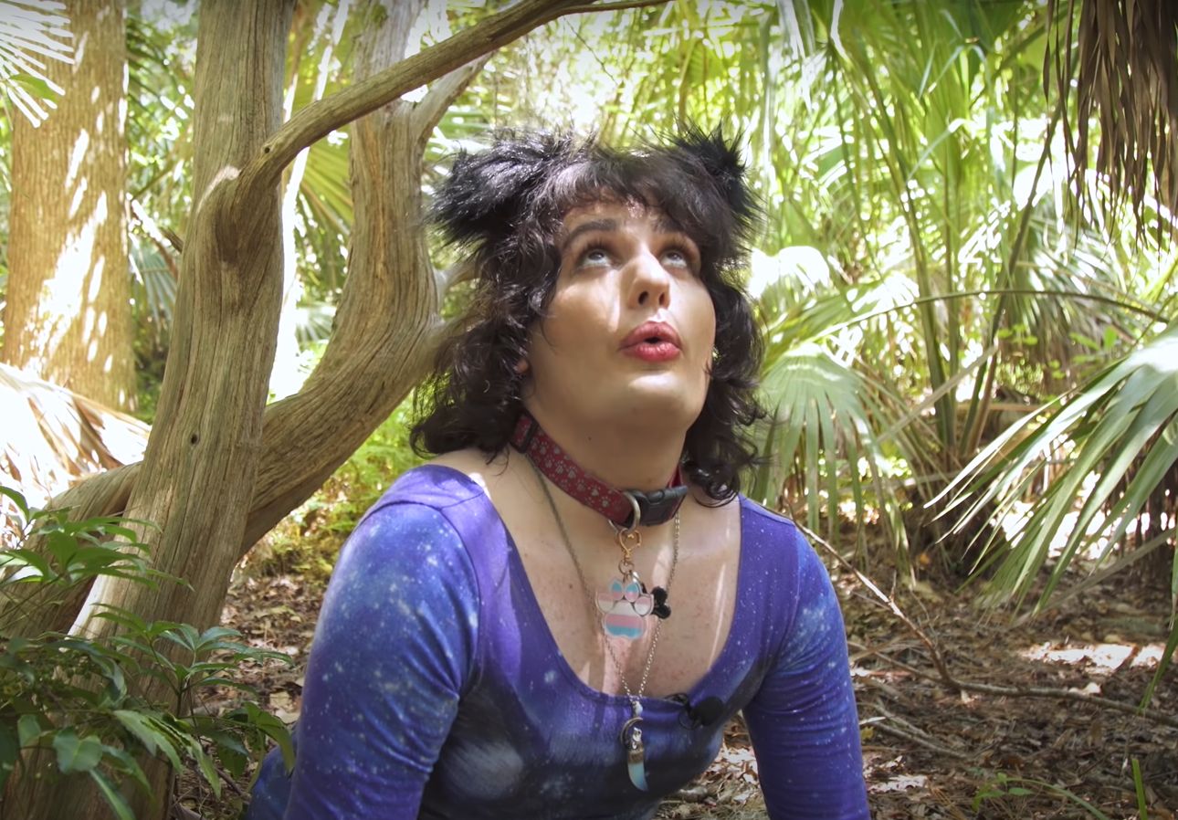 « Je suis un loup » : cette femme transgenre est une thériane et se ...