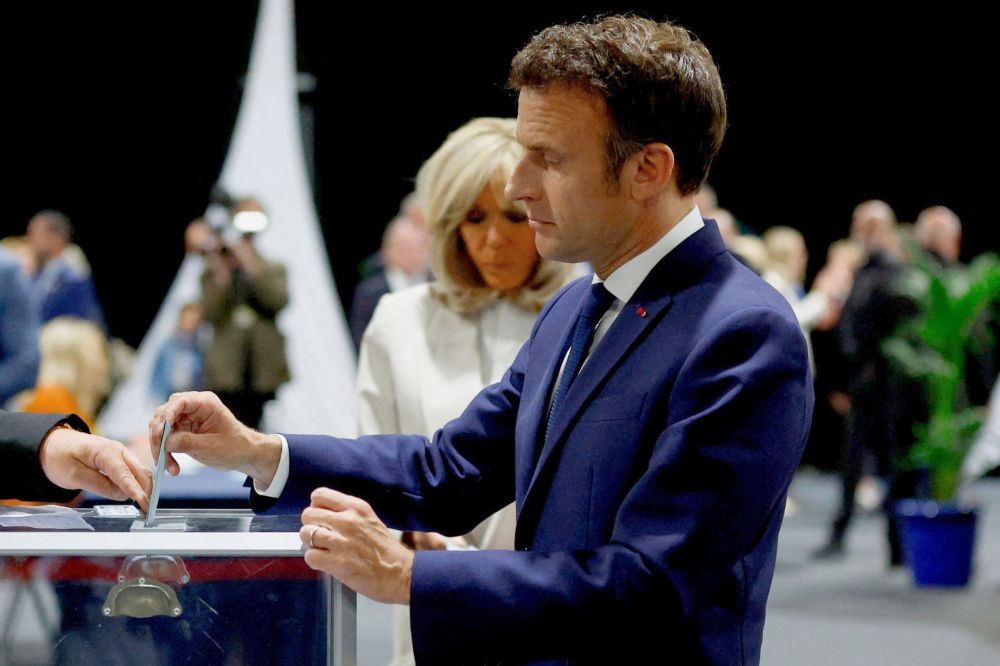Emmanuel Macron réélu président de la République avec 58% des voix